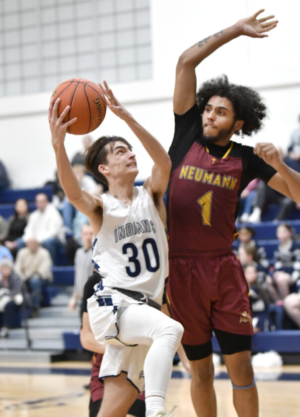 Muncy wins thriller against Neumann and gives coach Jason Gresh his ...